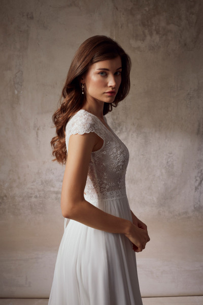 Leicht fließend - A Linie - Brautfreundin Bridal Store